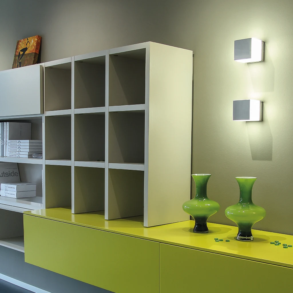 Kubo: LED wall lamp made of steel in the shape of a cube