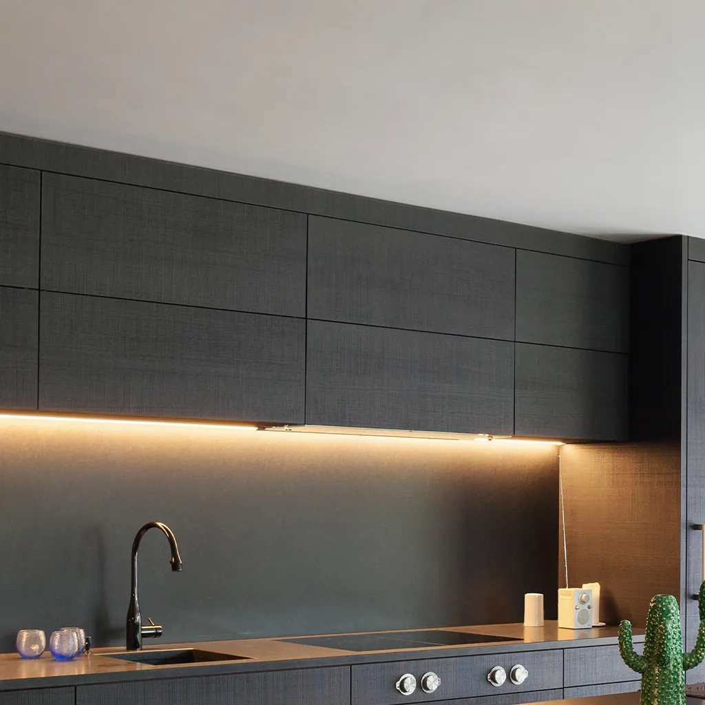 Ikara: external aluminum LED profile for mirror